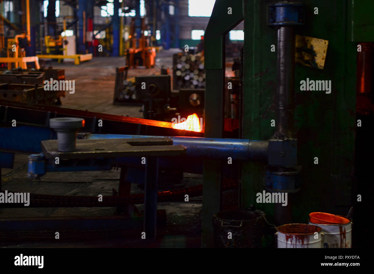 High precision hot forging product, automotive part production by hot ...