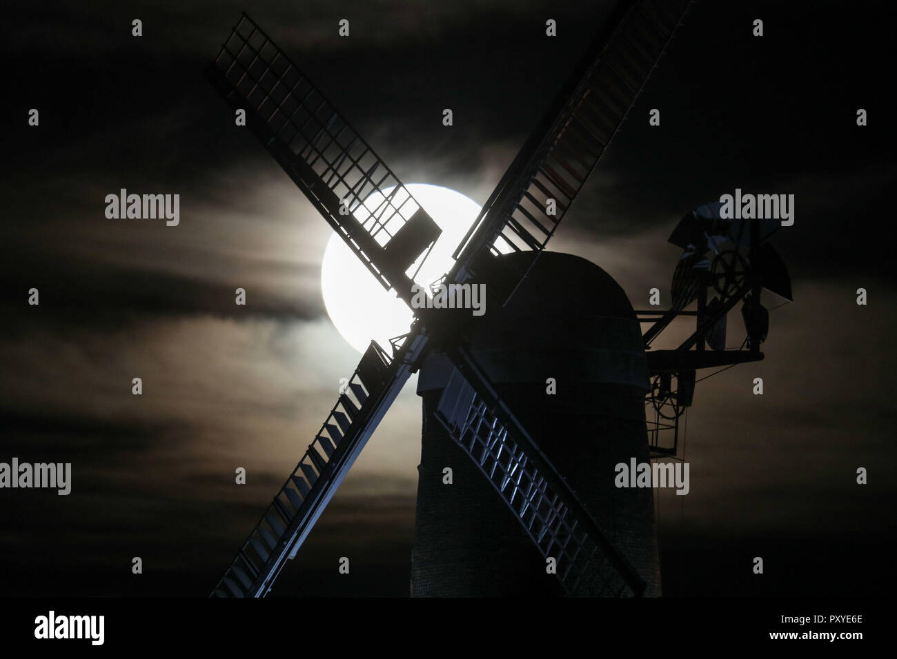 Full hunters moon rises behind wilton windmill hi-res stock photography ...