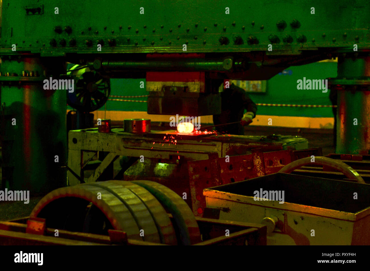 High precision hot forging product, automotive part production by hot ...