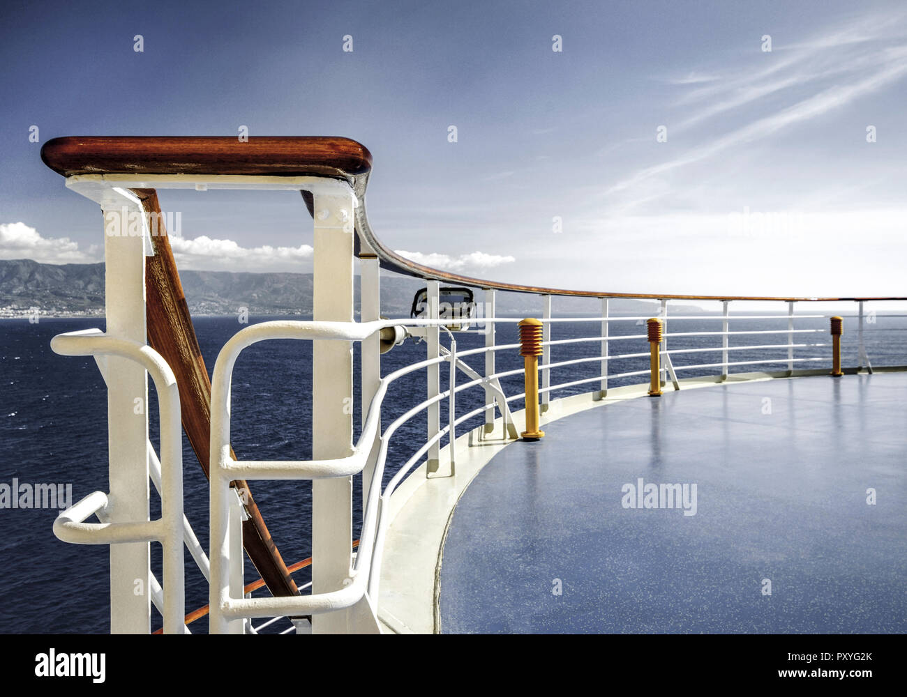 Kreuzfahrtschiffes hi-res stock photography and images - Alamy