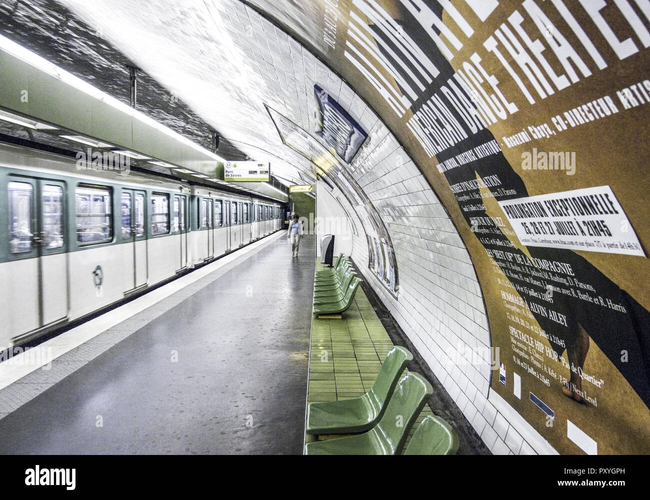 Metro-Station, Paris, Frankreich Stock Photo - Alamy