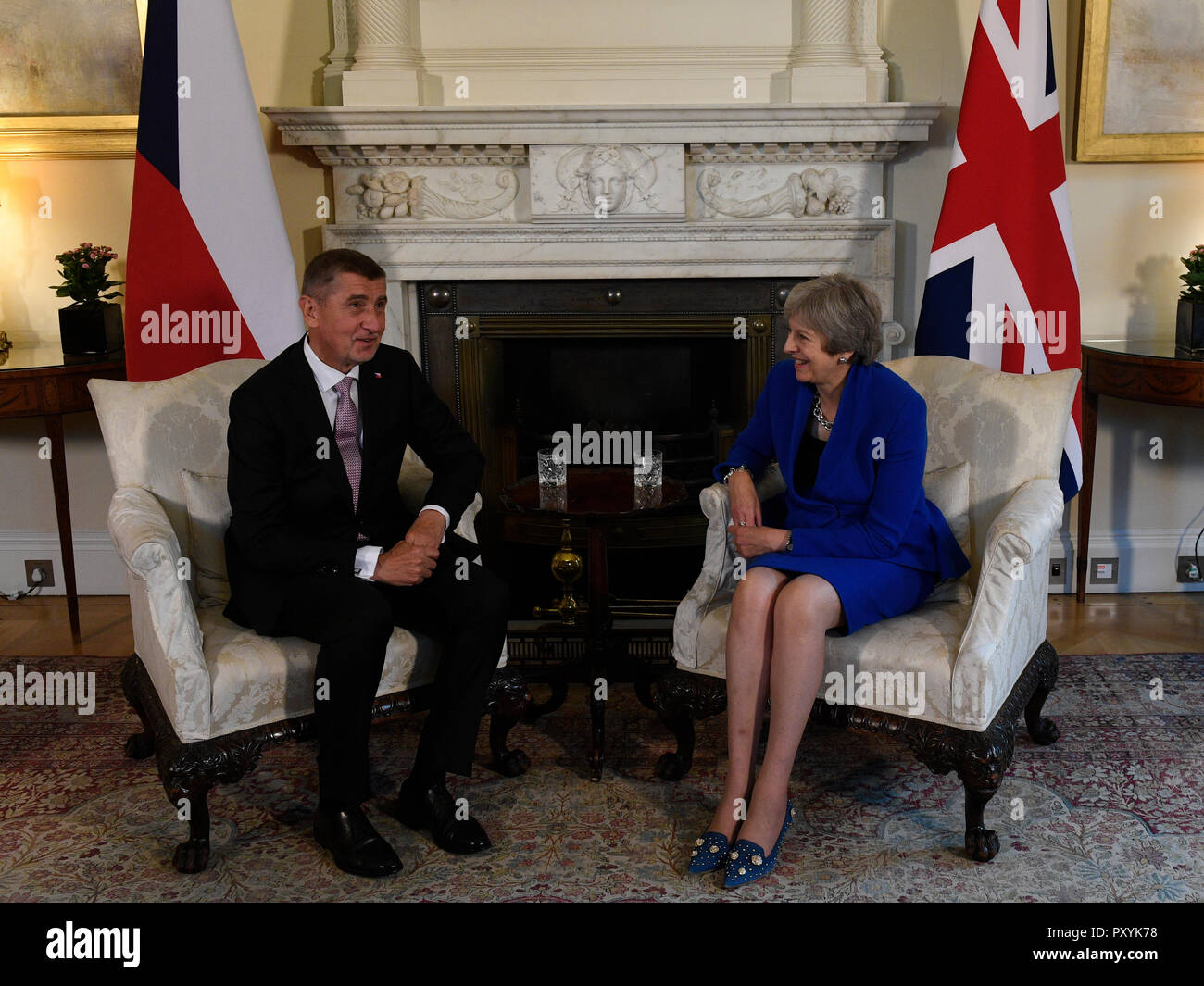 London, UK. 24th Oct, 2018. Czech Prime Minister Andrej Babis, left ...