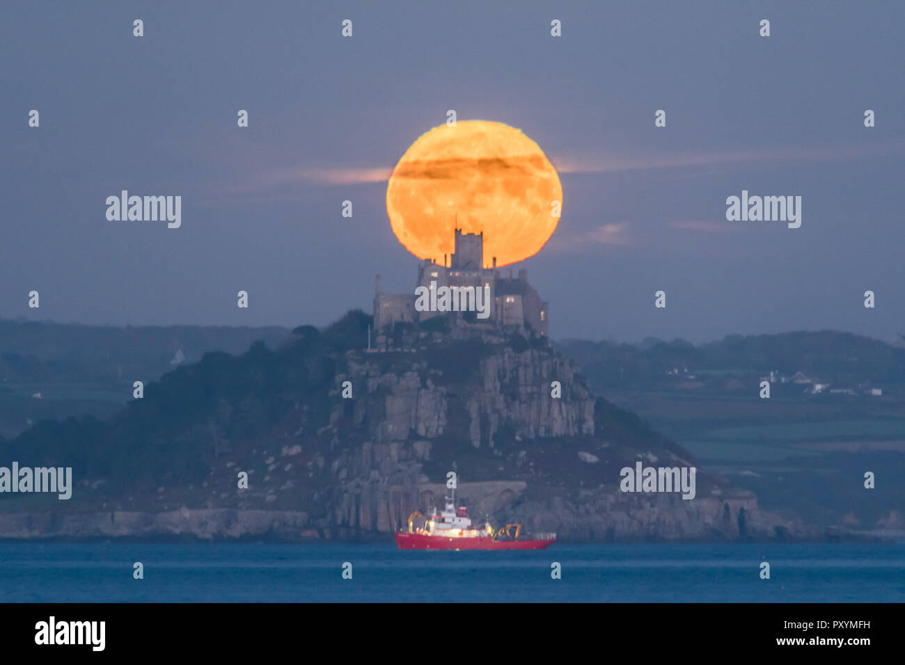 Full Moon Uk High Resolution Stock Photography and Images - Alamy