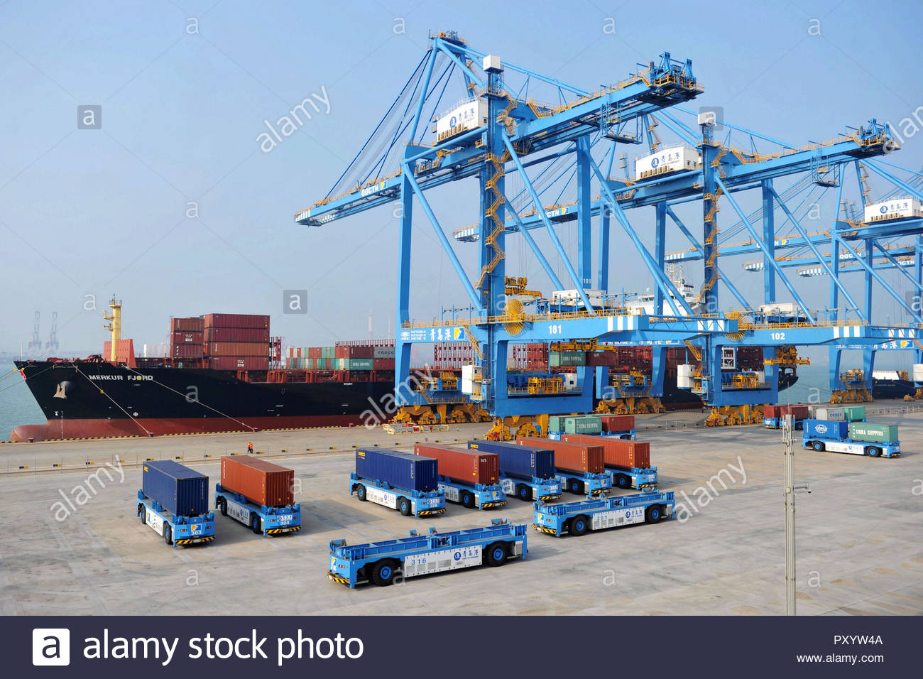 Automated Guided Vehicles Stock Photos & Automated Guided Vehicles ...