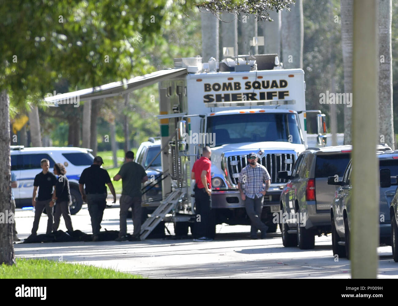 Fbi bomb squad hi-res stock photography and images - Alamy