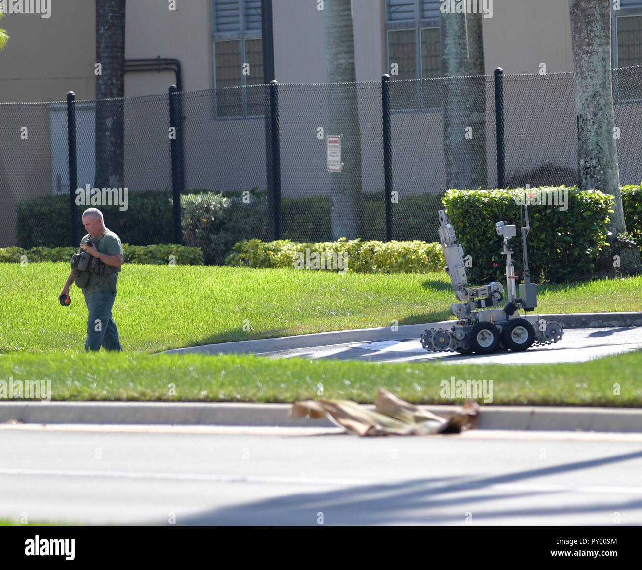 Fbi bomb squad hi-res stock photography and images - Alamy