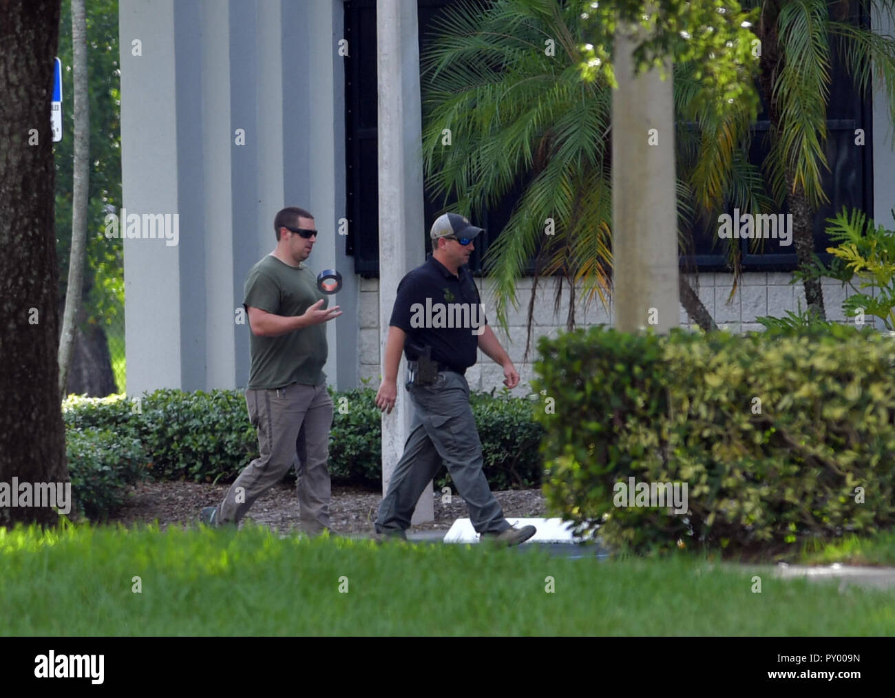 Fbi bomb squad hi-res stock photography and images - Alamy