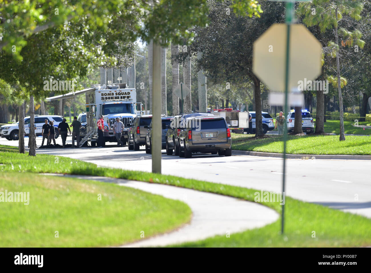 Fbi bomb squad hi-res stock photography and images - Alamy