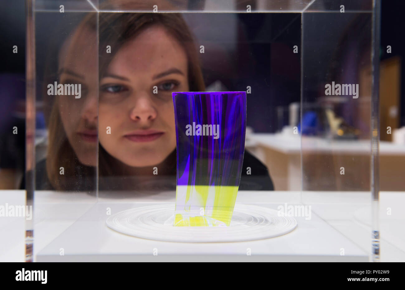 Perspex box art hi-res stock photography and images - Alamy