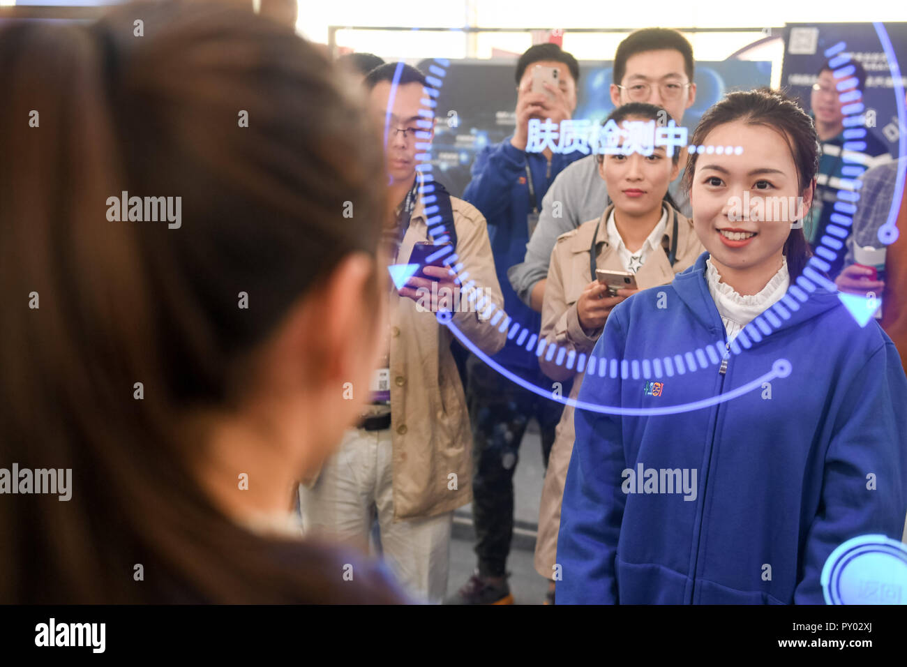 Hefei, China's Anhui Province. 24th Oct, 2018. A woman experiences an ...