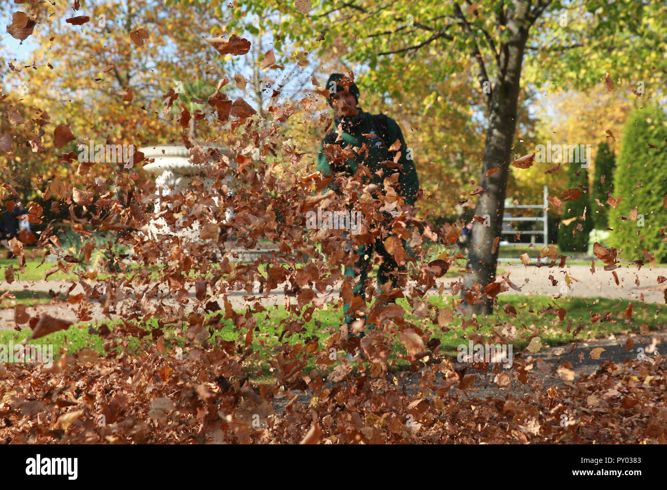 Keeping the park tidy hi-res stock photography and images - Alamy