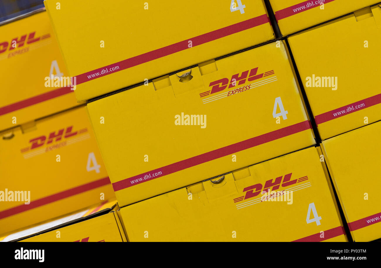 Klipphausen, Germany. 25th Oct, 2018. Parcels are stacked on a ...