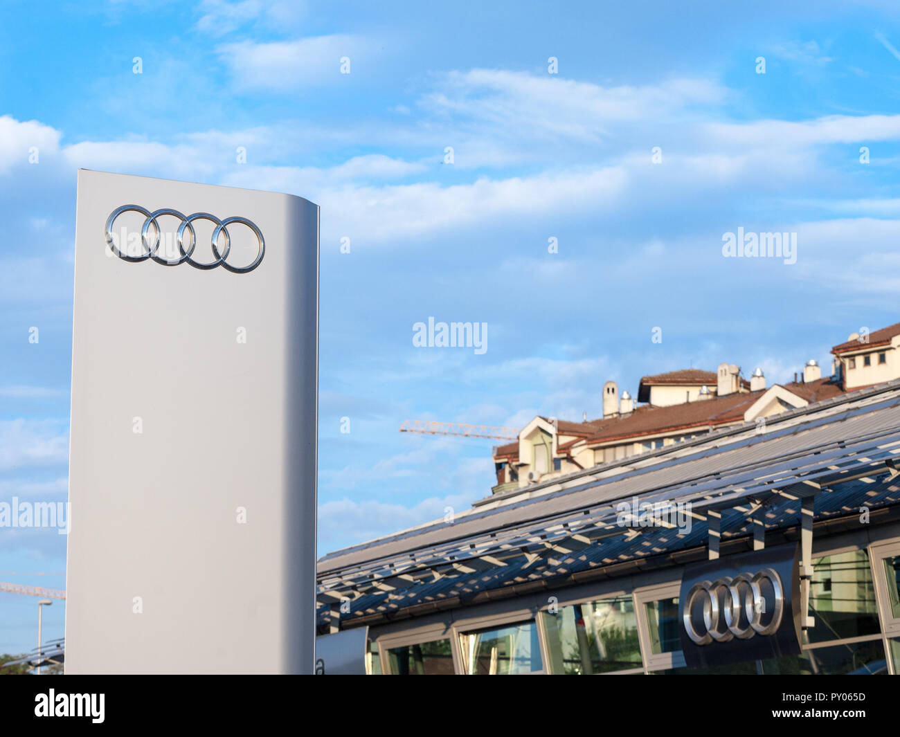 Audi logo hi-res stock photography and images - Alamy