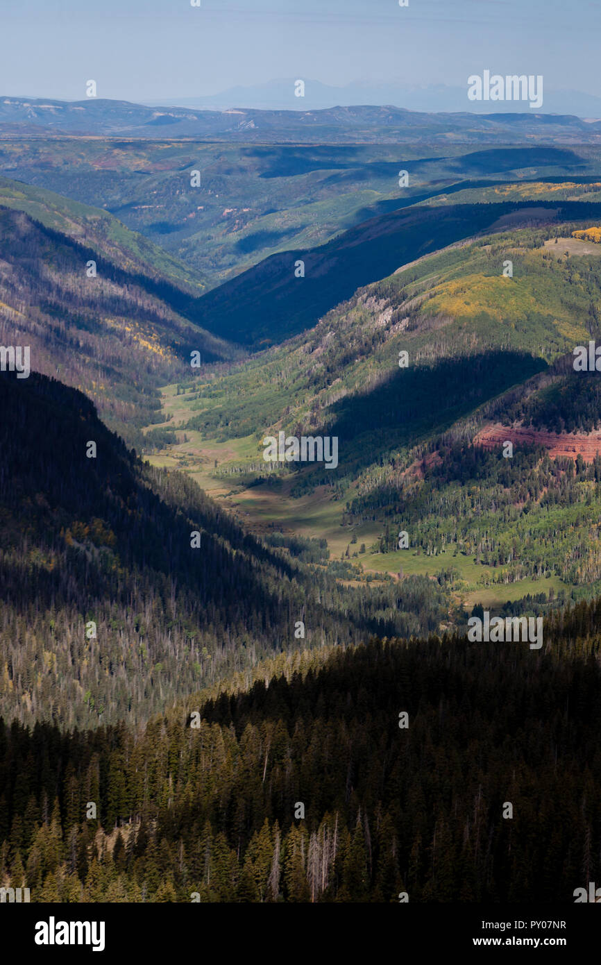 U shaped valley hi-res stock photography and images - Alamy