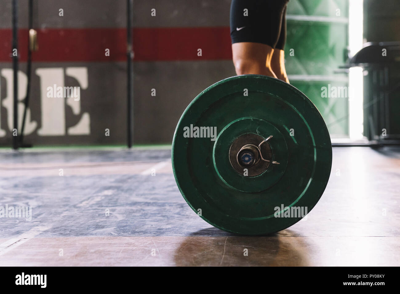 Side view bodybuilding concept looking at weight plates Stock Photo - Alamy