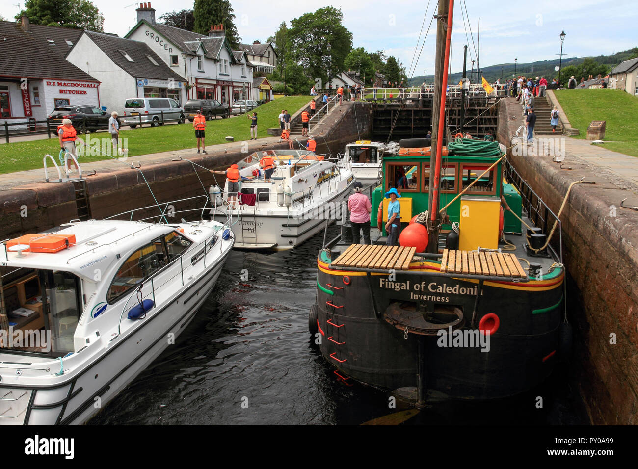 Caledonian canal barge hi-res stock photography and images - Alamy