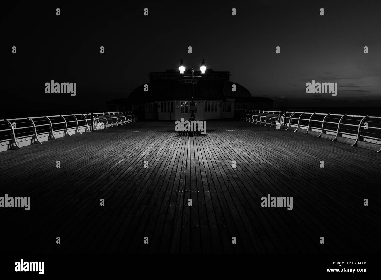 End of pier hi-res stock photography and images - Alamy