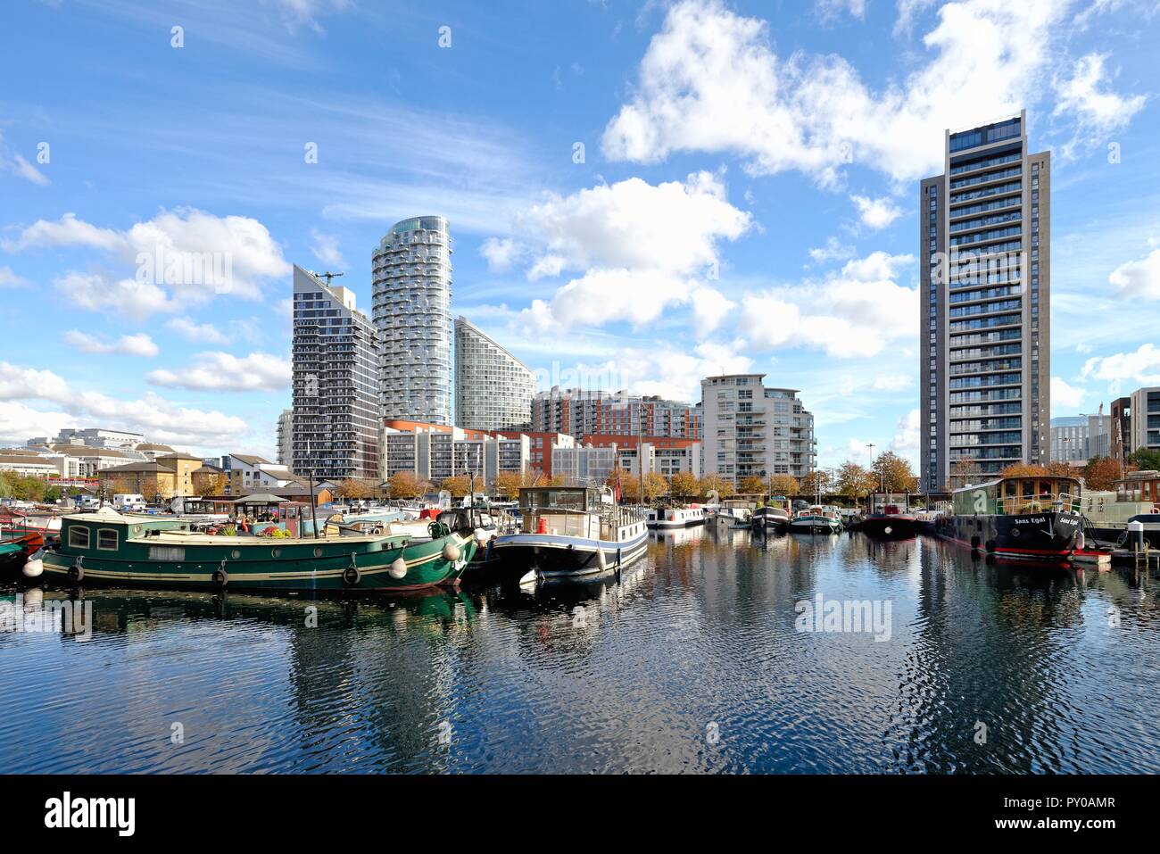 Poplar Dock Marina, Isle of Dogs, Canary Wharf London Docklands England ...