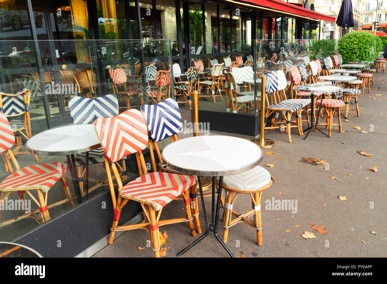 Paris corner cafe montmartre hi-res stock photography and images - Alamy