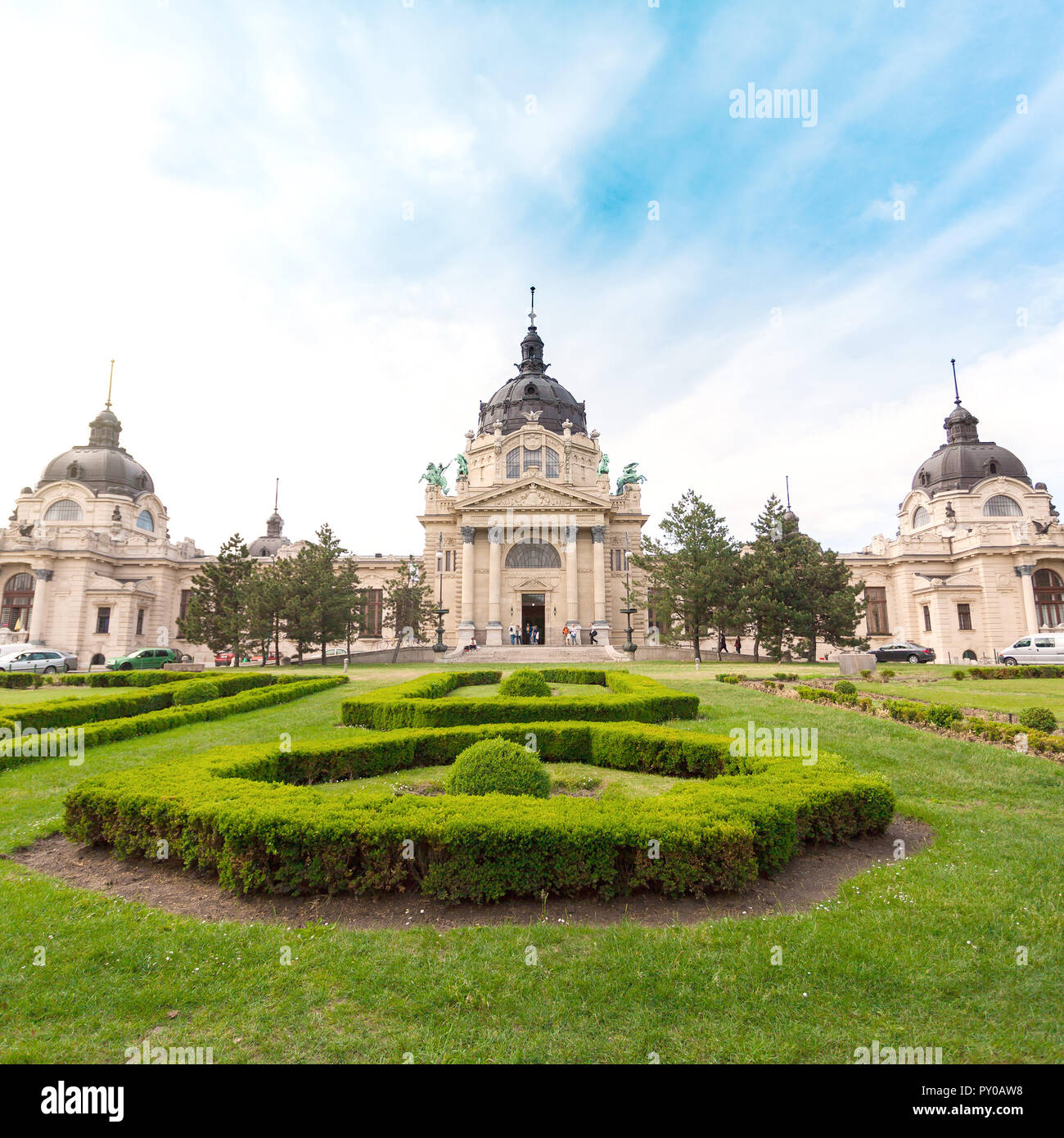 Szechenyi thermal Baths, spa and swimming pool in Budapest, Hungary ...