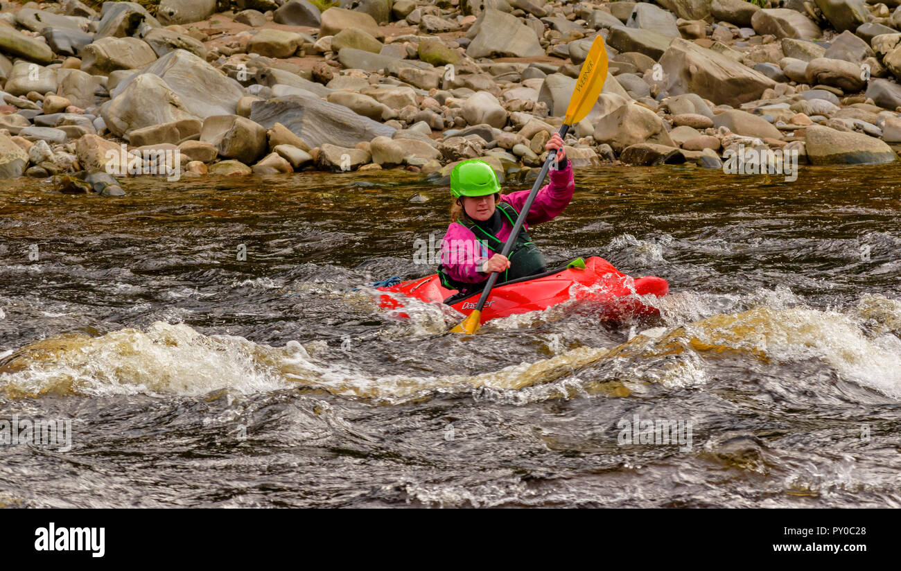 RIVER SPEY SCOTLAND IN AUTUMN RED DAGGER KAYAK AND ROUGH WAVES Stock ...