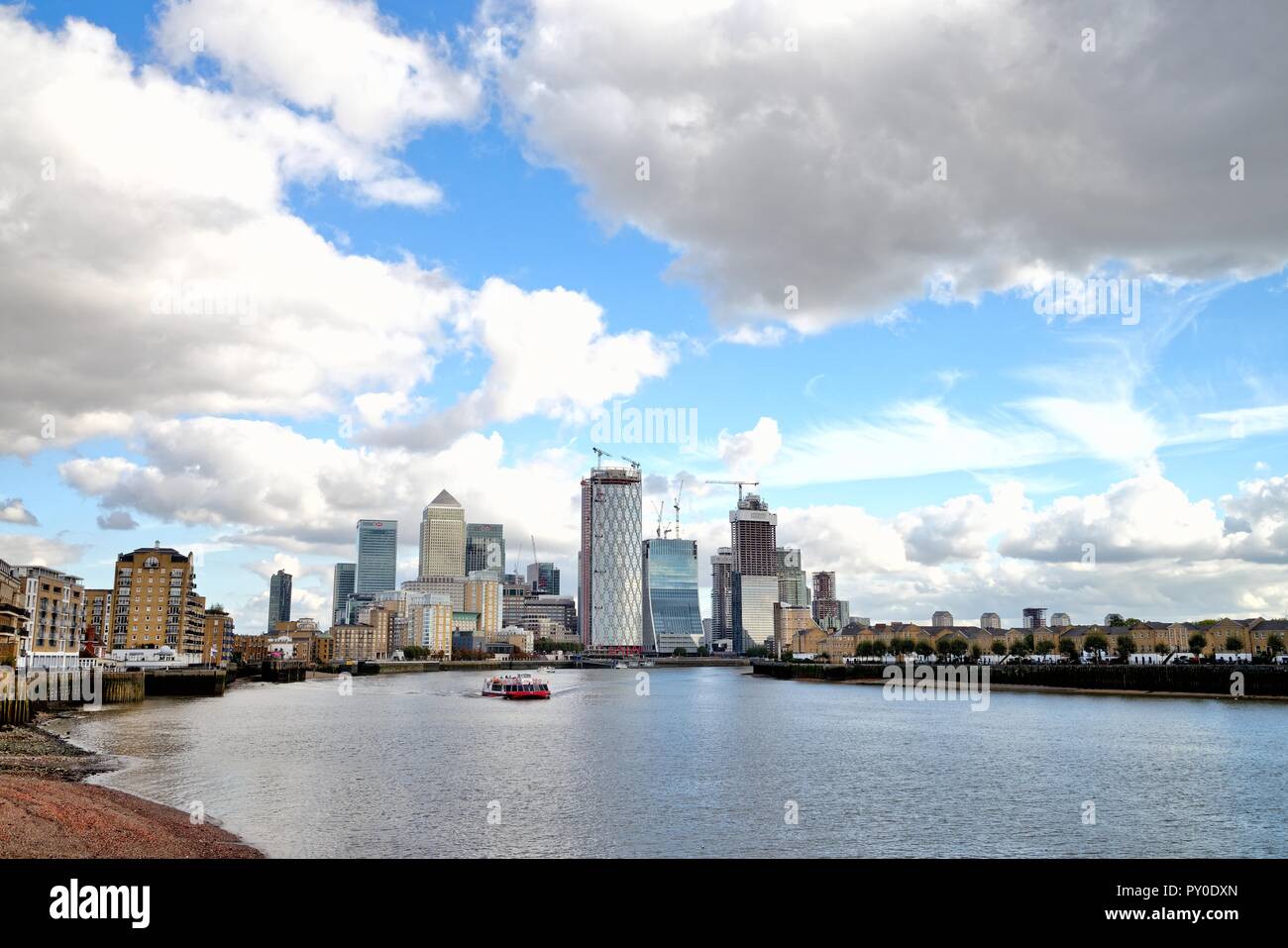 Docklands high rise architecture hi-res stock photography and images ...