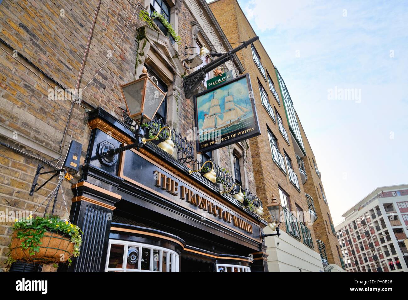 Wapping pub london hi-res stock photography and images - Alamy