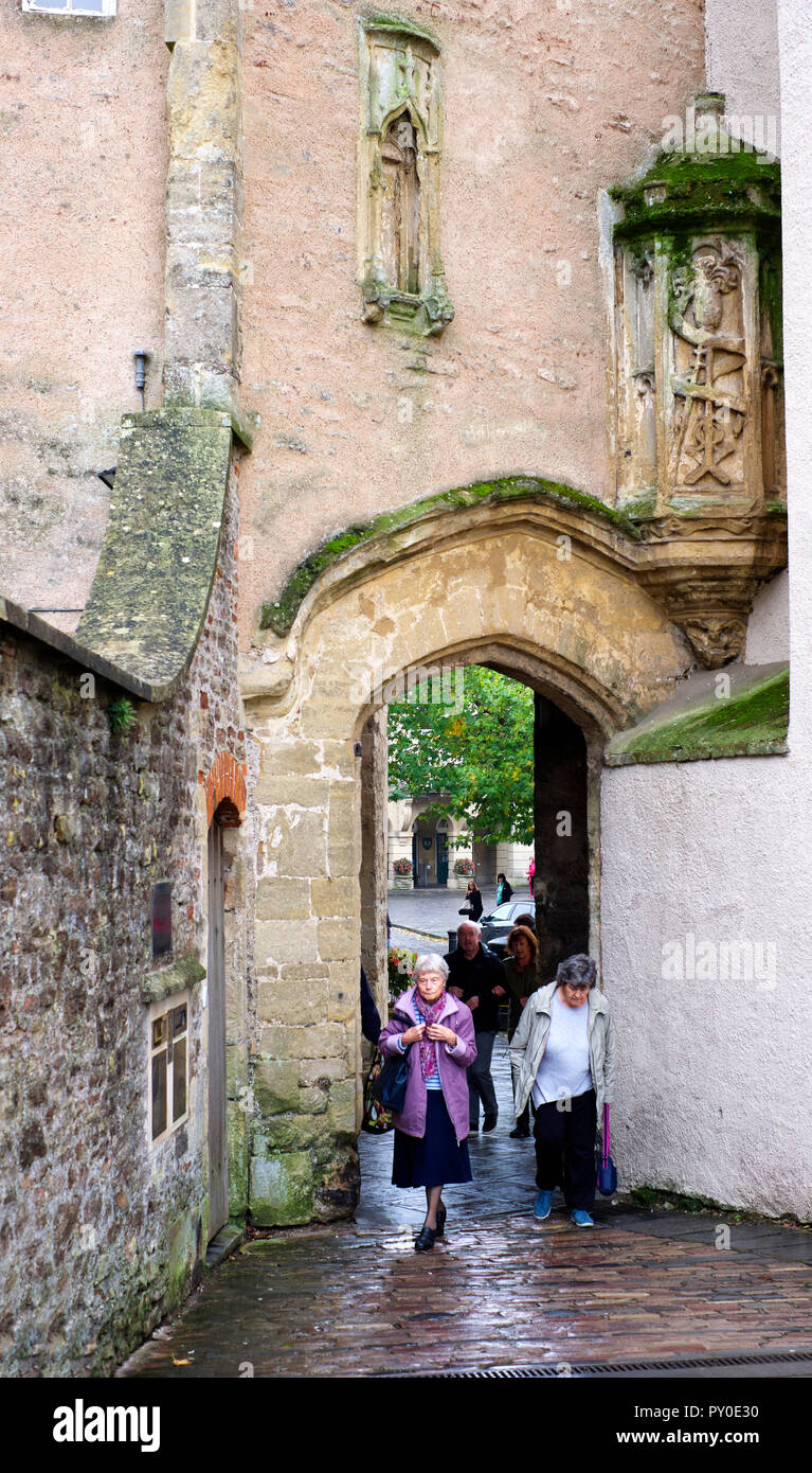 Penniless porch wells cathedral hi-res stock photography and images - Alamy