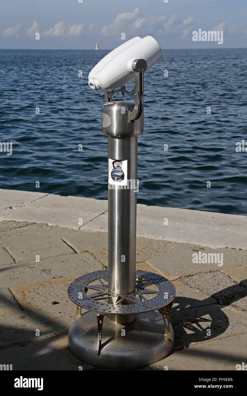 Coin Operated Tower Viewer Binoculars on a Pole Stock Photo - Alamy