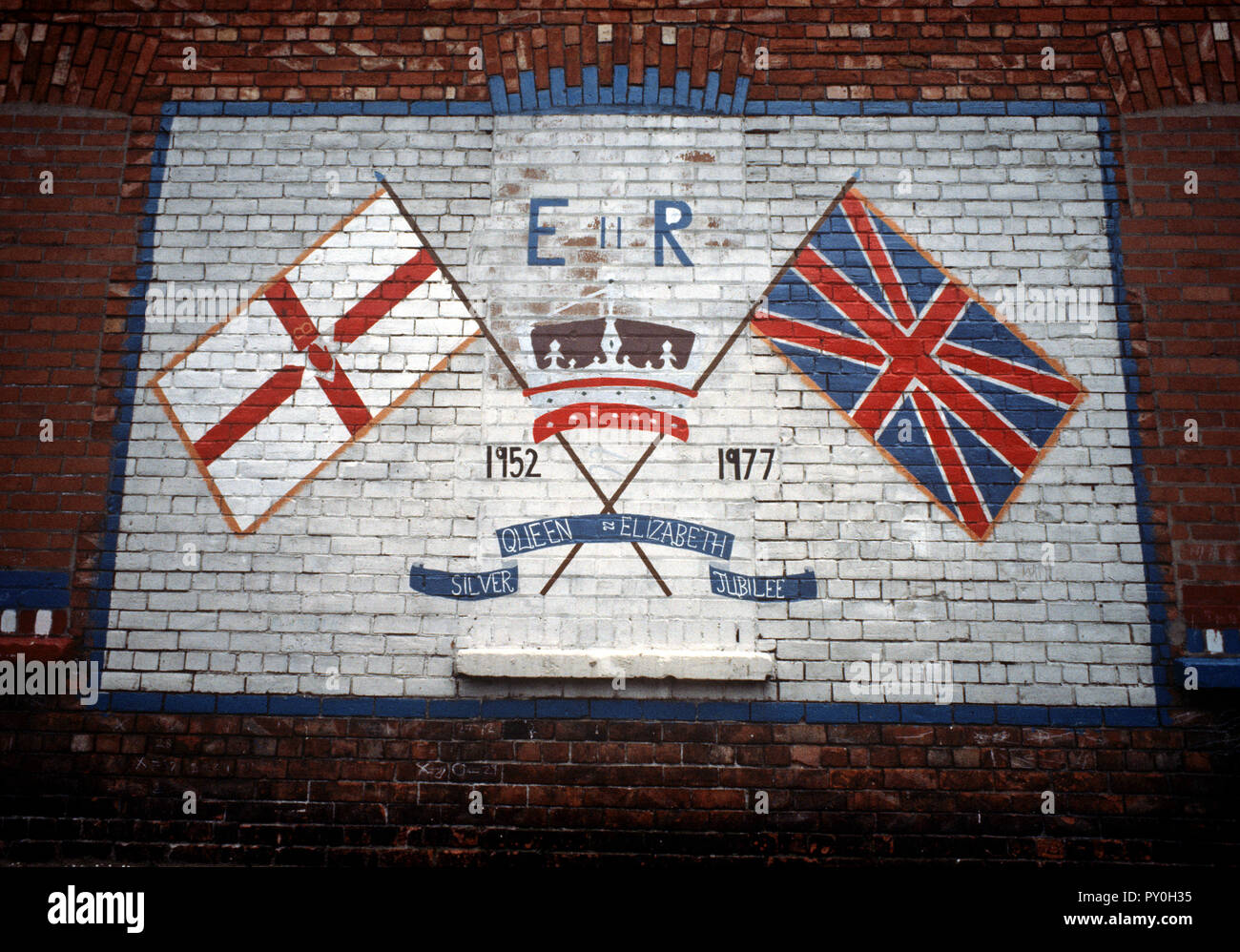 Belfast, 1977: Quenn Elizabeth Silver Jubilee mural in loyalist part of ...