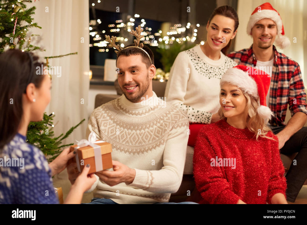 Giving presents hi-res stock photography and images - Alamy