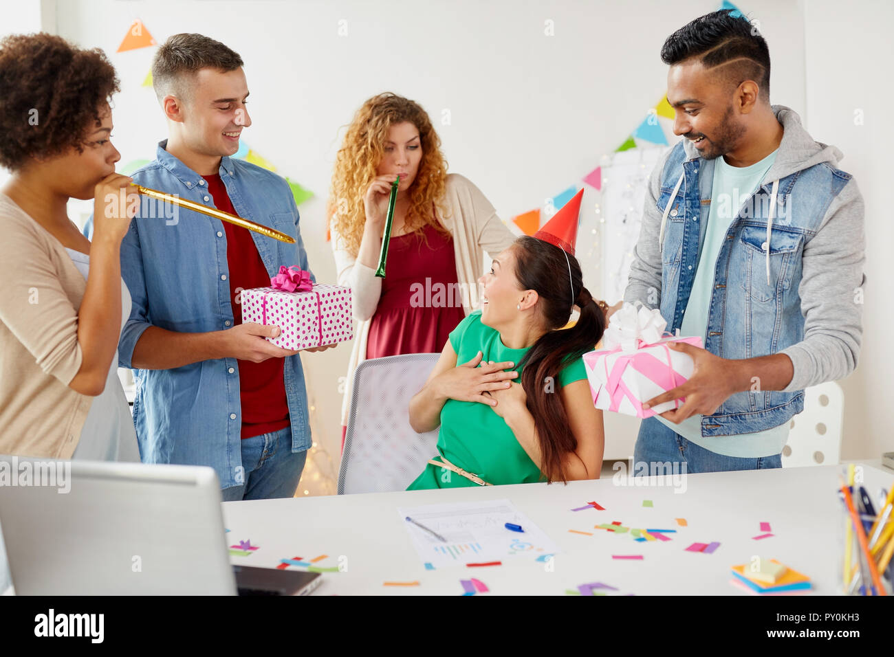 team greeting colleague at office birthday party Stock Photo - Alamy