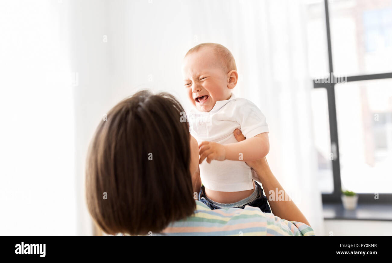 Baby crying mother hi-res stock photography and images - Alamy