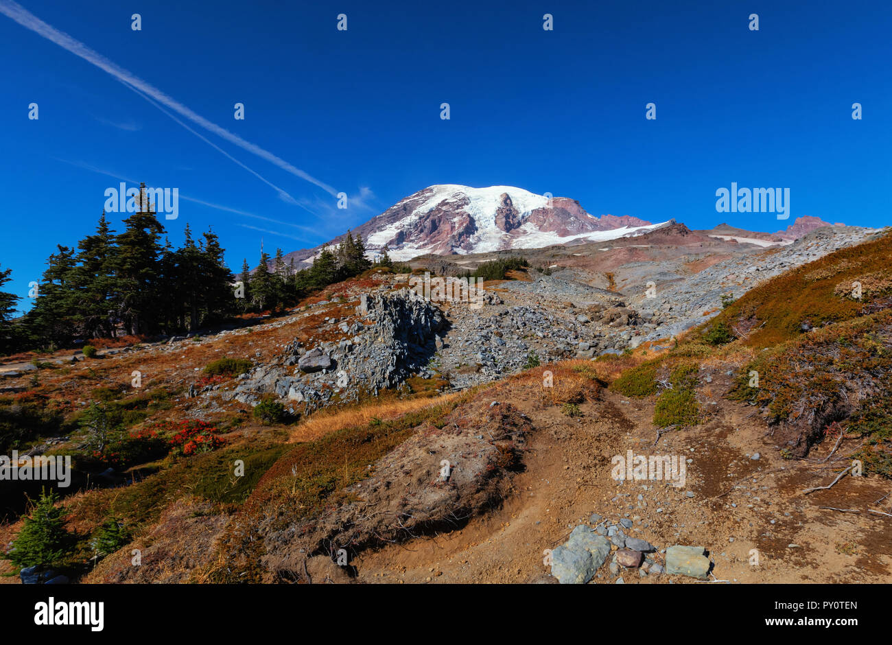 Fall hiking on Mt Rainier, Washington State Stock Photo - Alamy