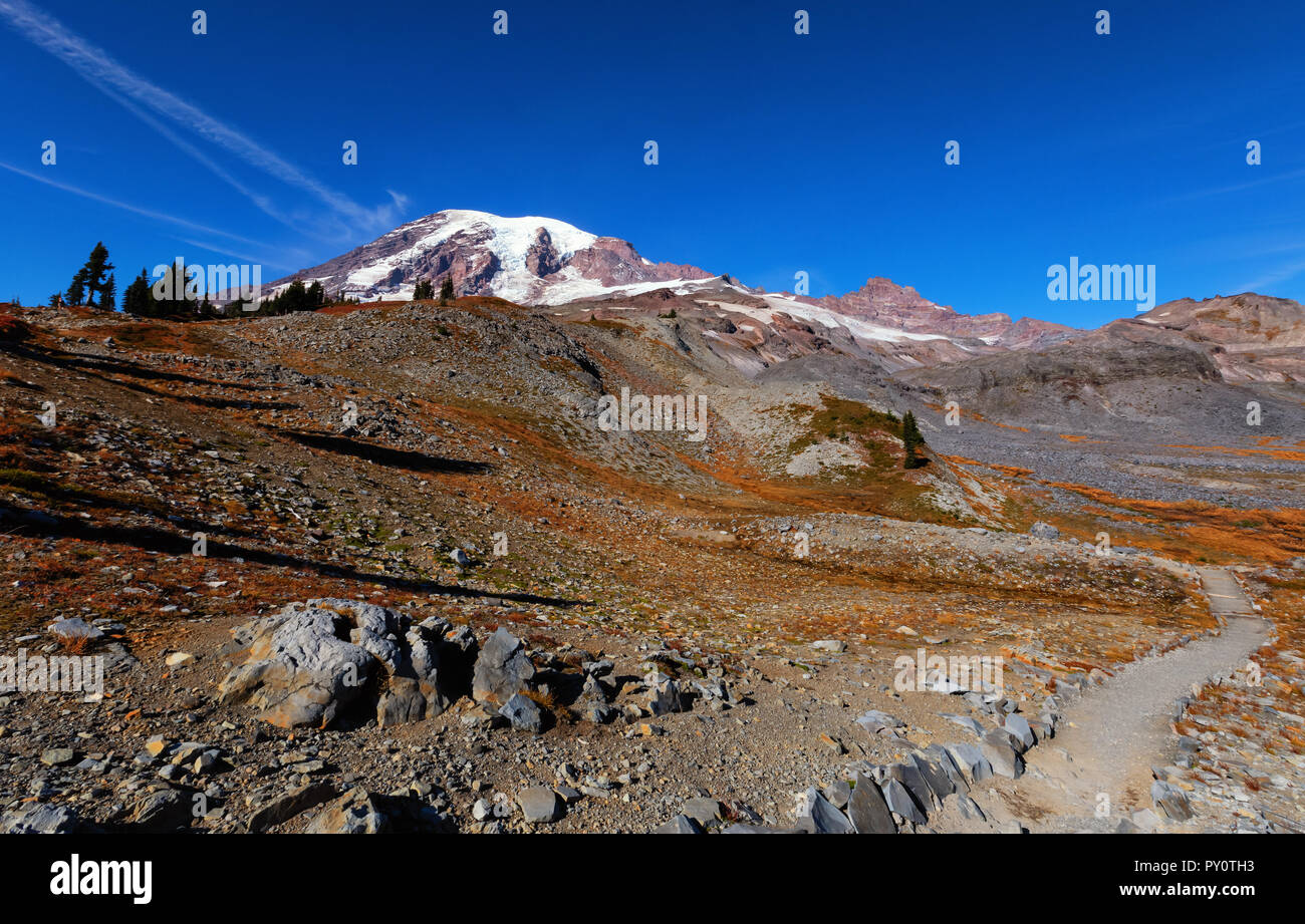 Fall hiking on Mt Rainier, Washington State Stock Photo - Alamy