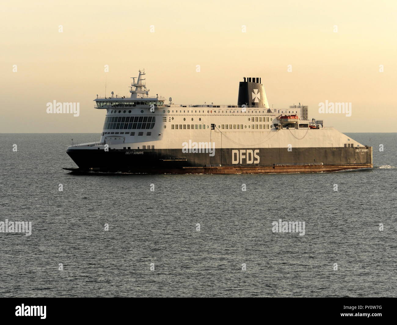 Car ferry shipping hi-res stock photography and images - Alamy