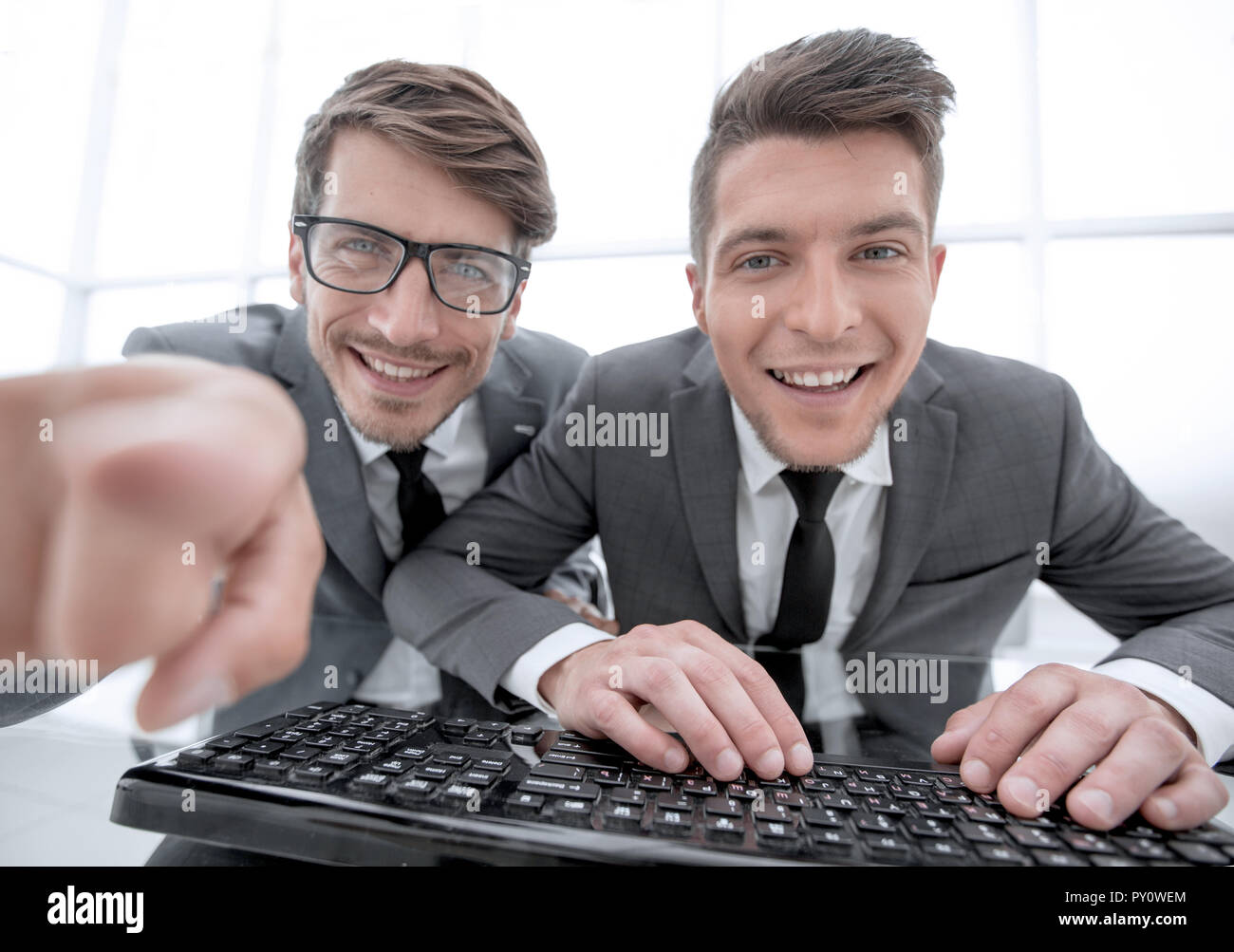 Hand finger pointing straight up hi-res stock photography and images ...