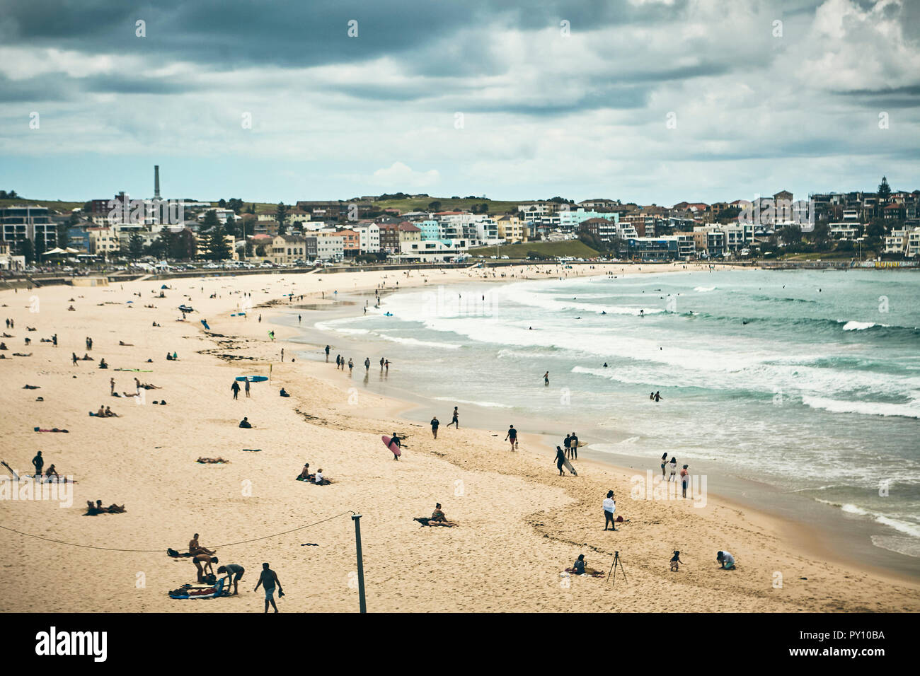 Sydney beachgoers hi-res stock photography and images - Alamy