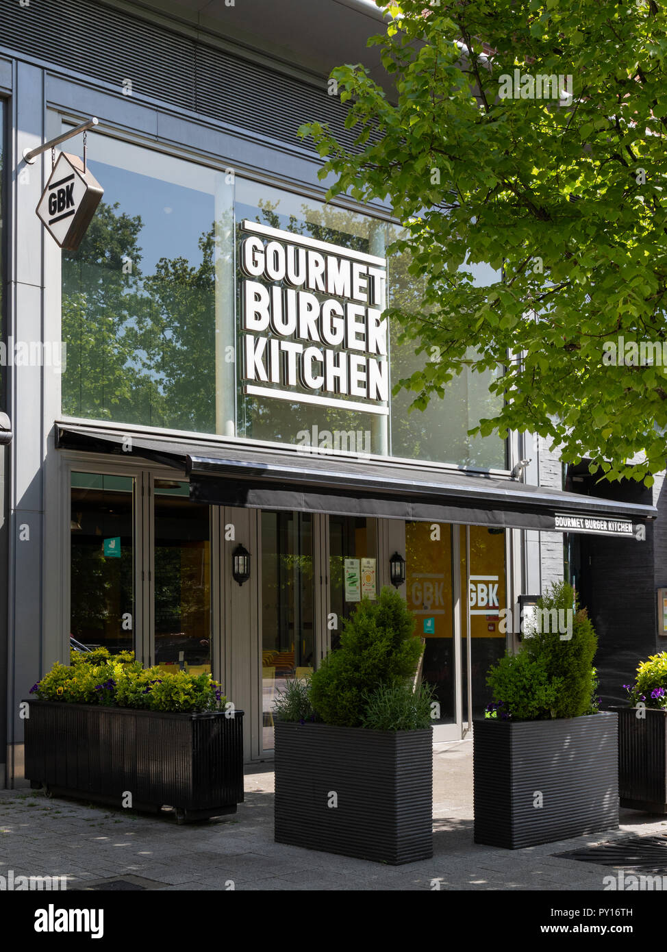 Gourmet burger kitchen hi-res stock photography and images - Alamy