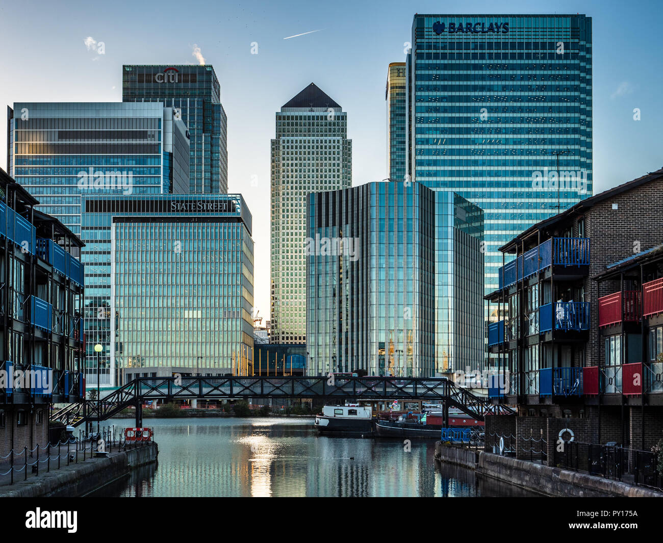 Canary Wharf London - Canary Wharf development in London's Docklands ...