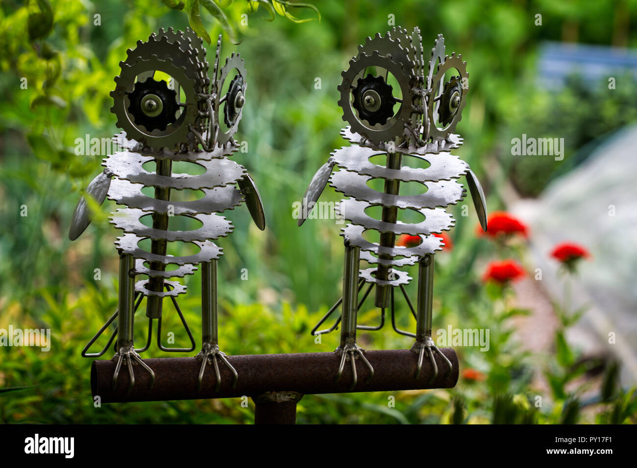 Metal owl art sculpture hi-res stock photography and images - Alamy