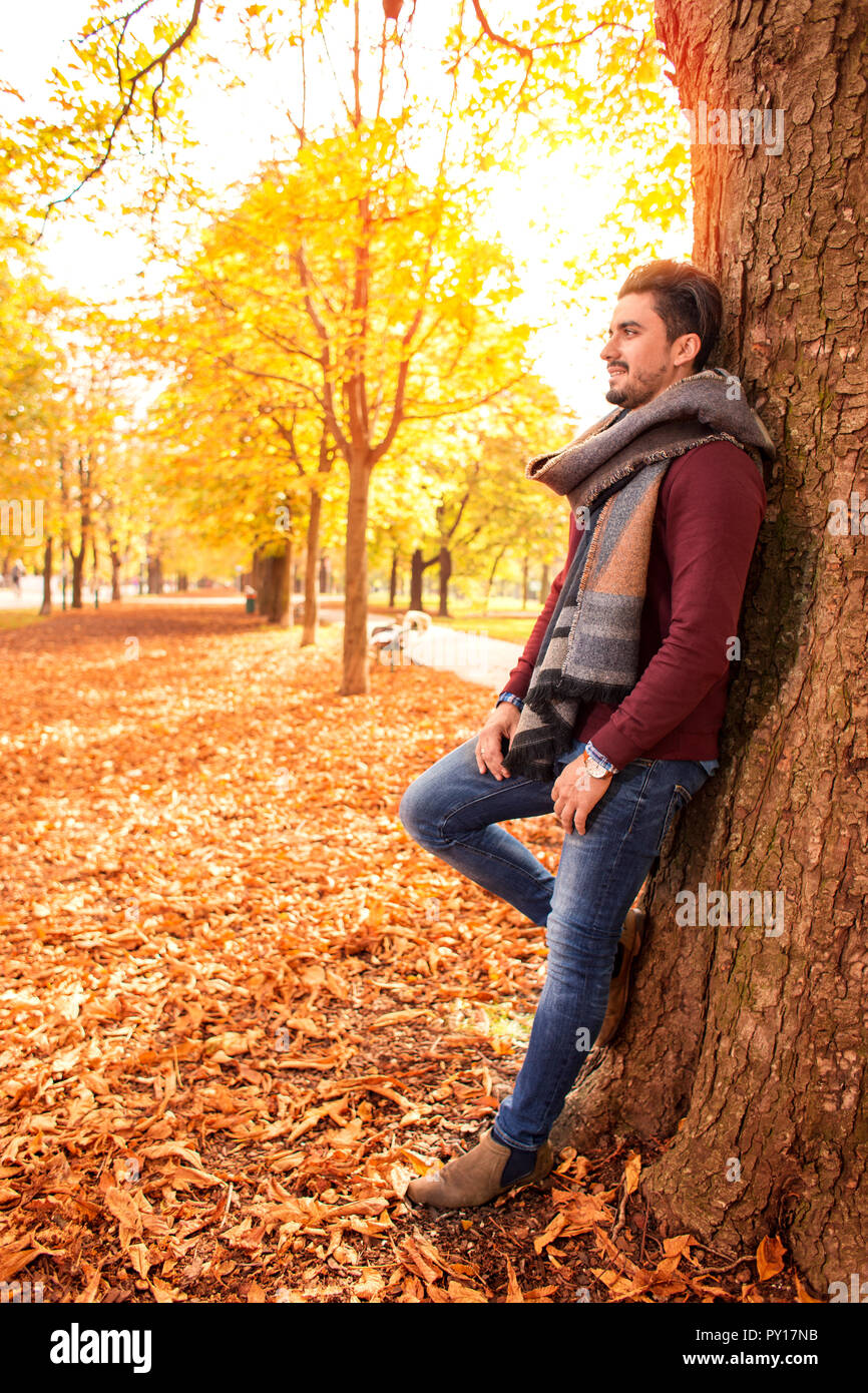 Man leaning against tree hi-res stock photography and images - Alamy