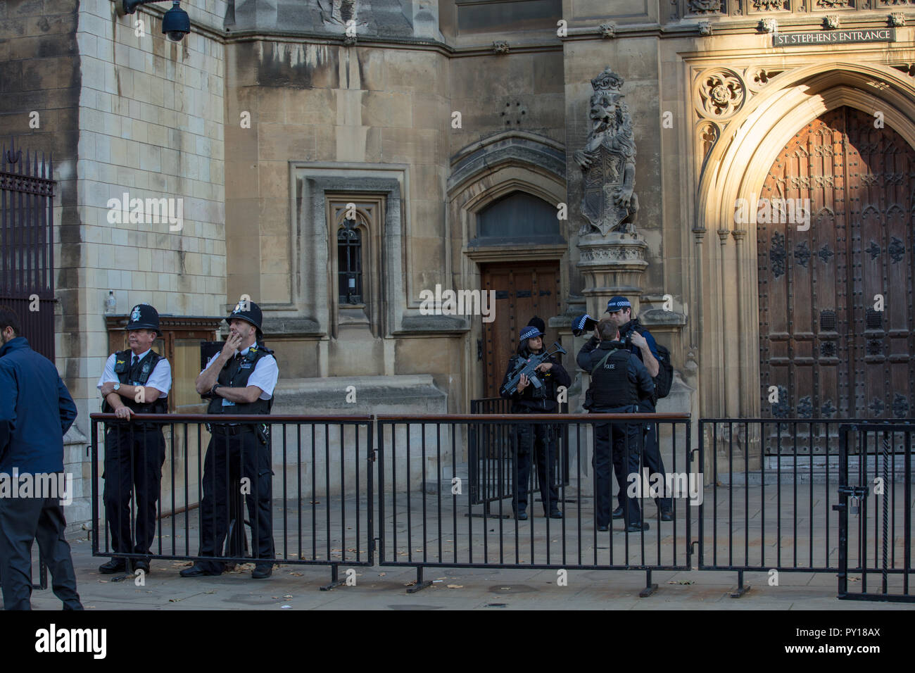 Deploying firearms officers hi-res stock photography and images - Alamy