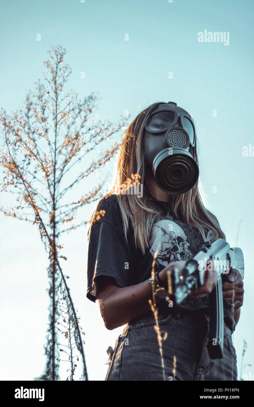 Creepy gas mask hi-res stock photography and images - Alamy