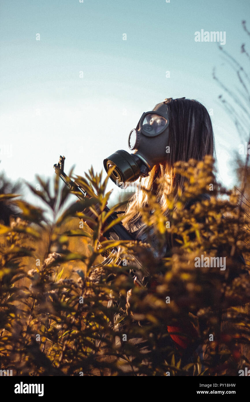 Gas mask girl hi-res stock photography and images - Alamy