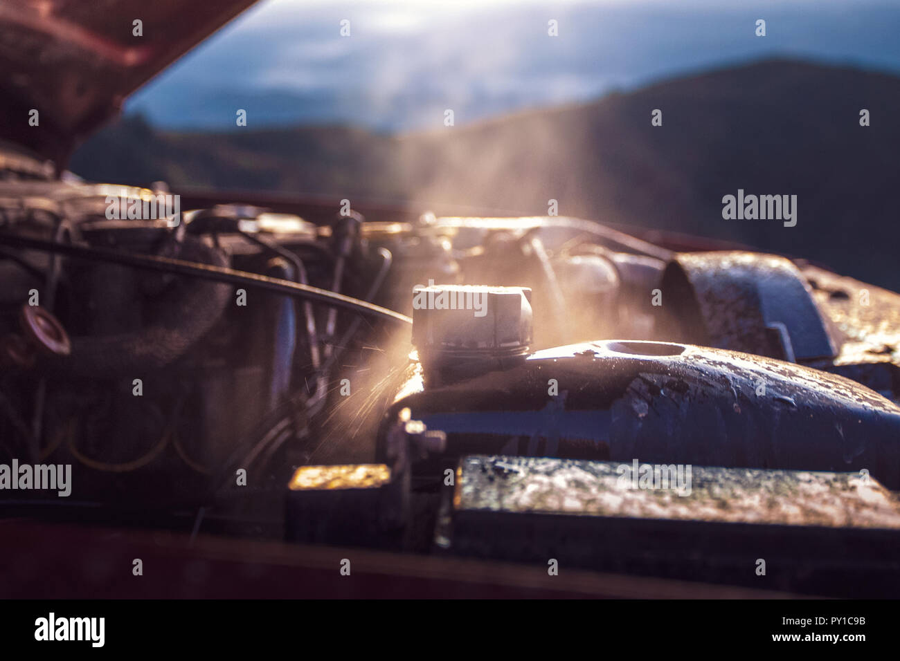 Car steam breakdown hi-res stock photography and images - Alamy