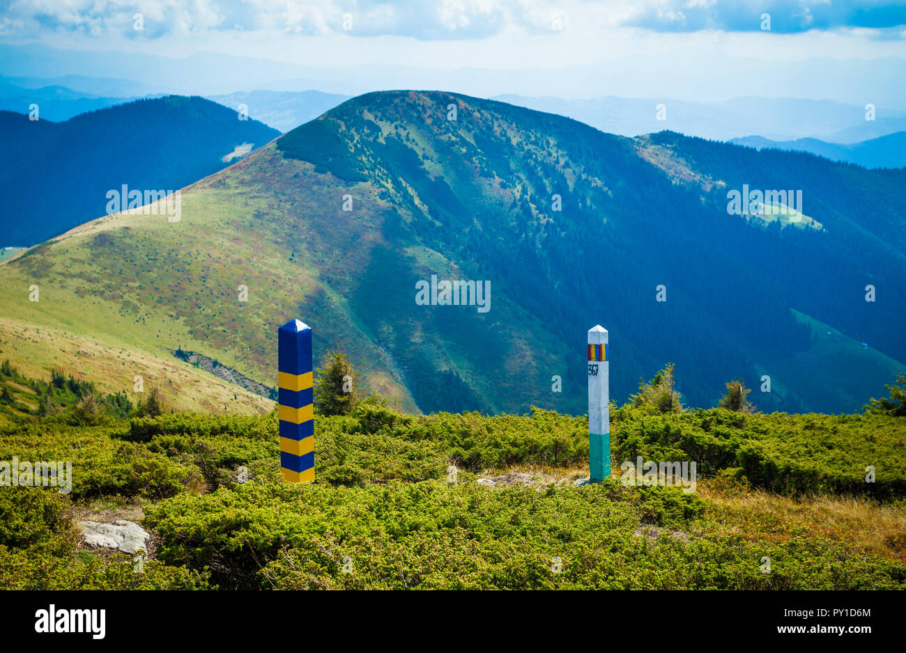 Ukraine and Romania border Stock Photo - Alamy