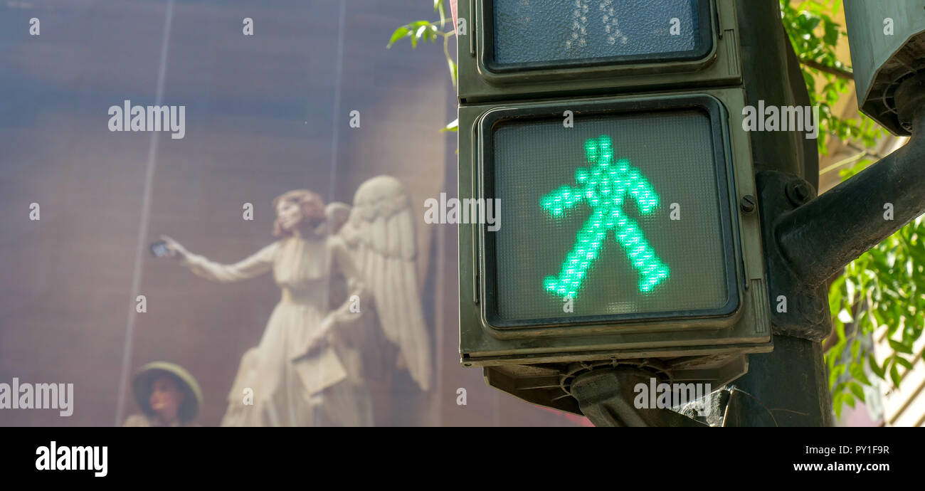 Pedestrian crossing light hi-res stock photography and images - Alamy