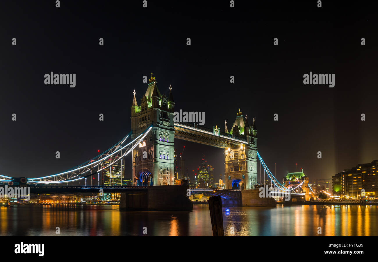 Iconic London Landmark, Tower Bridge at Night Stock Photo - Alamy