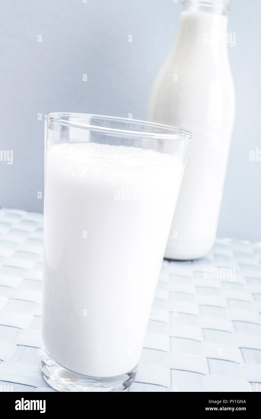 Milchflasche hi-res stock photography and images - Alamy